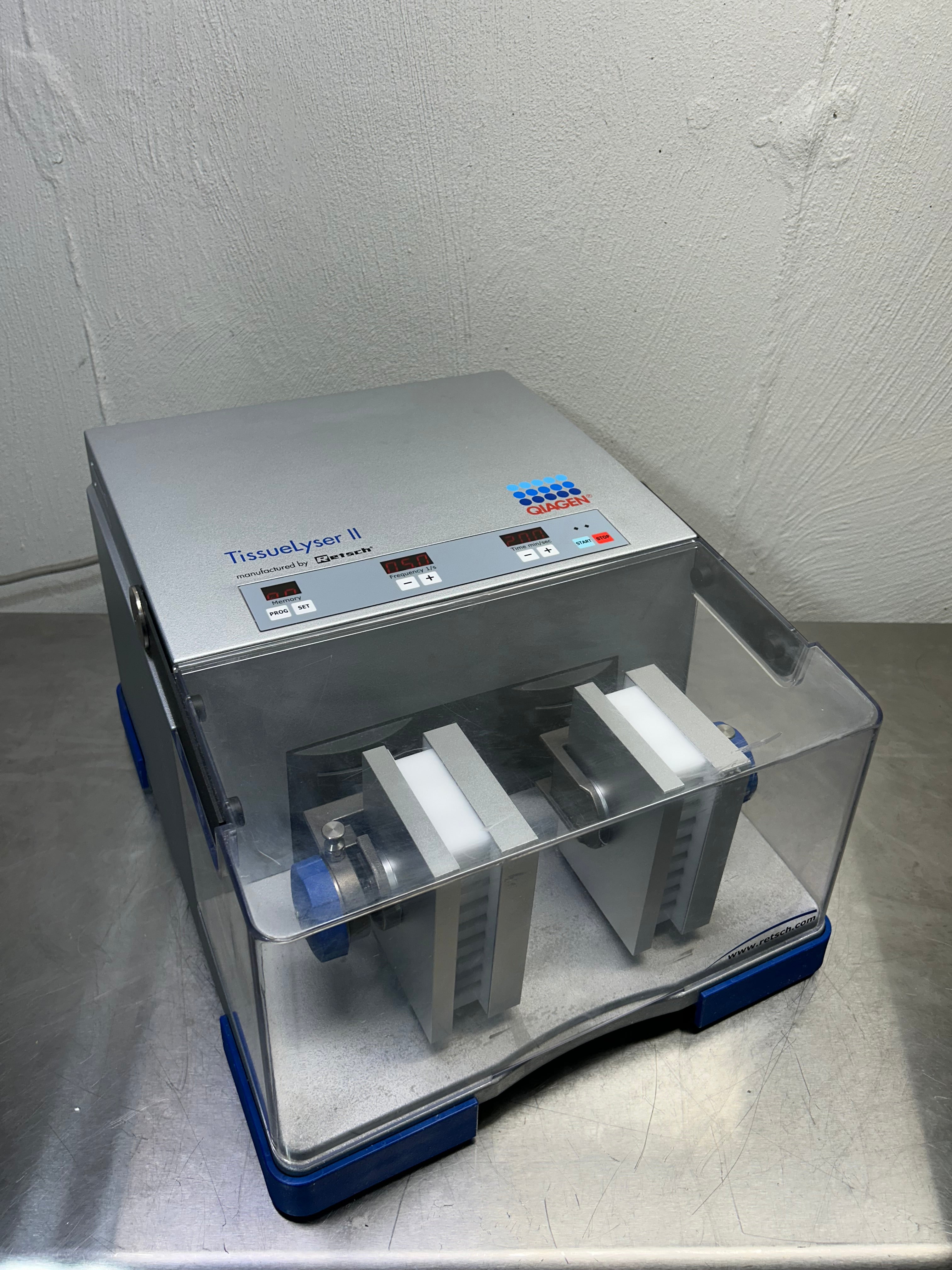 Retsch Qiagen Tissuelyser II Sample Disruptor MM400 with Tube Adapter ...